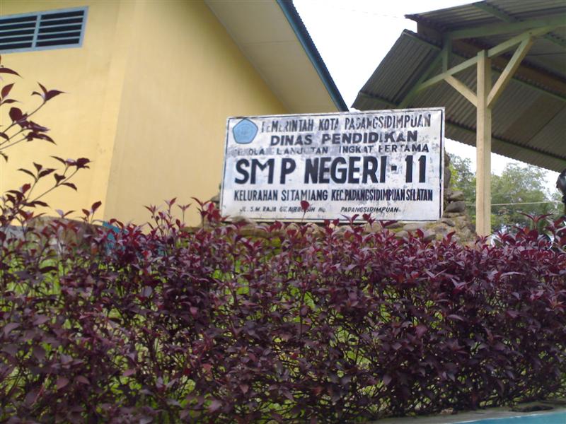 SMP NEGERI 11 PADANGSIDIMPUAN - annibuku.com