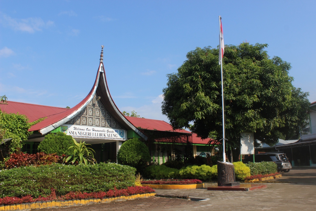 SMAN 1 LUBUK ALUNG - annibuku.com