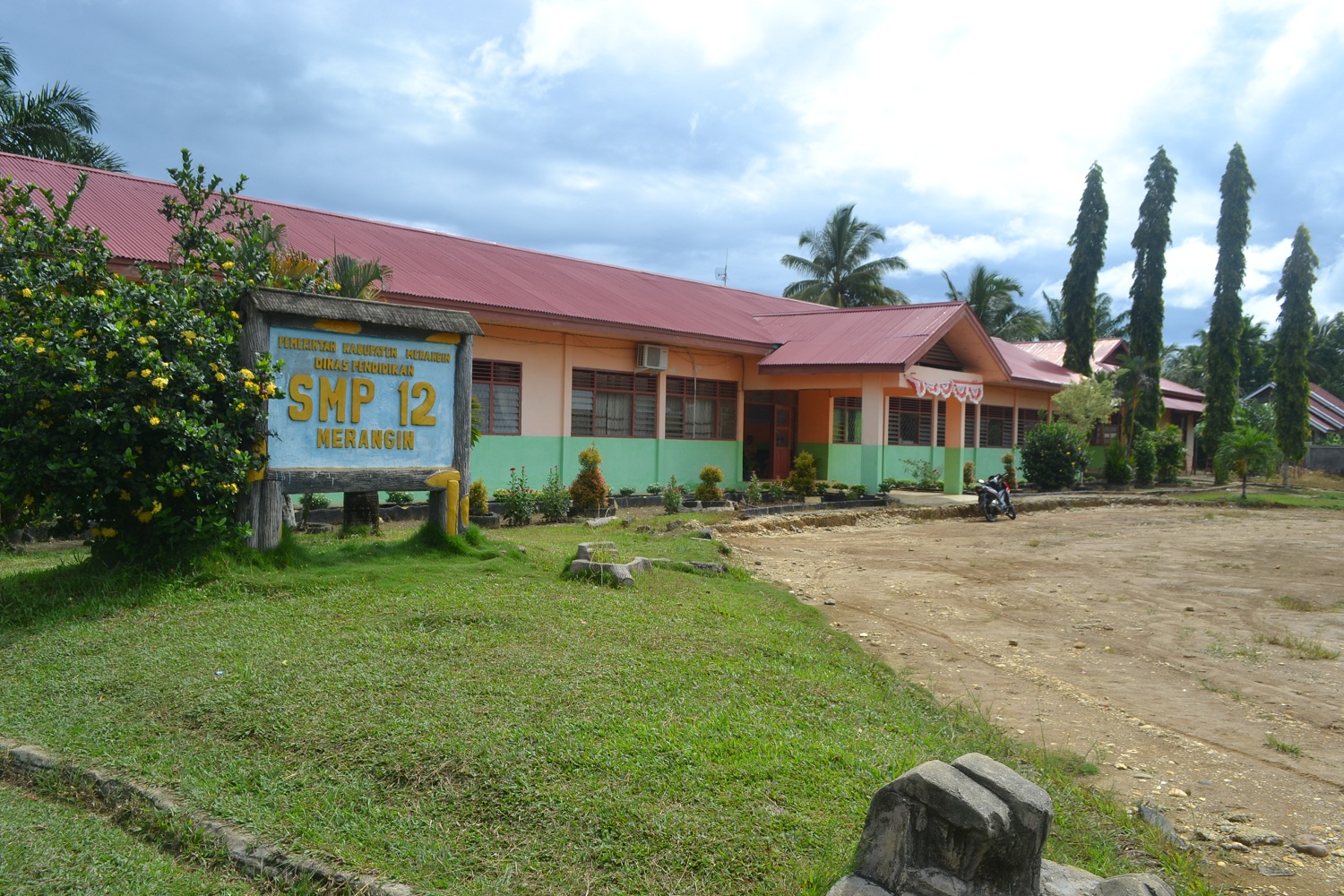 SMP NEGERI 12 MERANGIN - annibuku.com