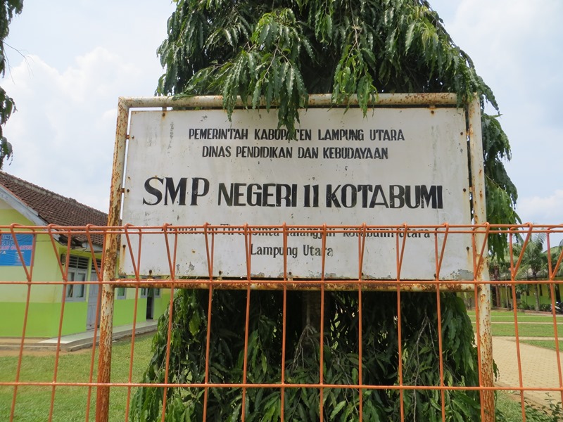 SMP NEGERI 11 KOTABUMI - annibuku.com