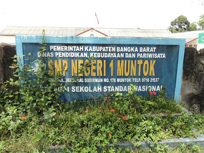 SMP Negeri 1 Muntok - annibuku.com