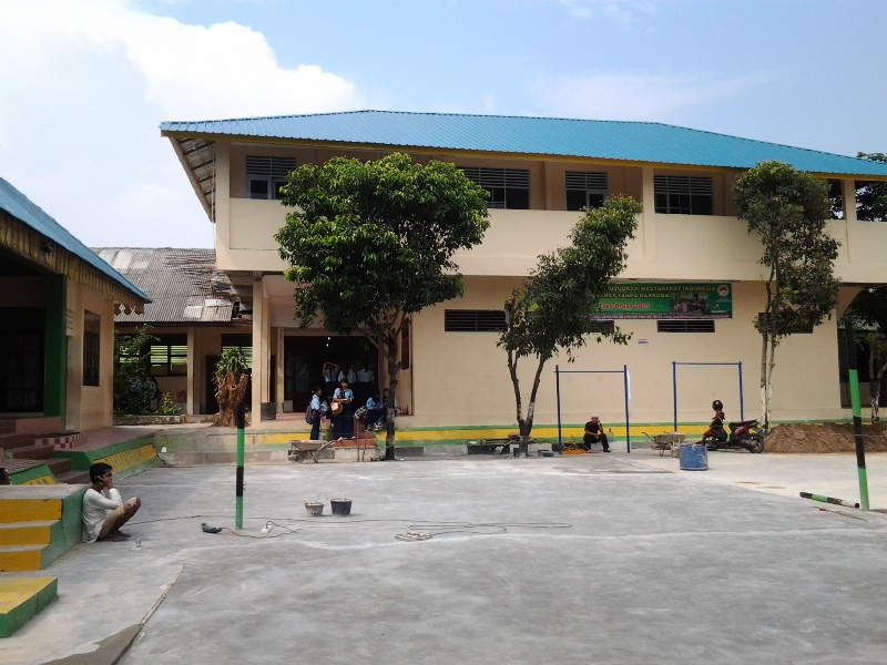 SMP NEGERI 10 BATAM - annibuku.com