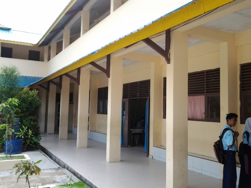 SMP NEGERI 10 BATAM - annibuku.com