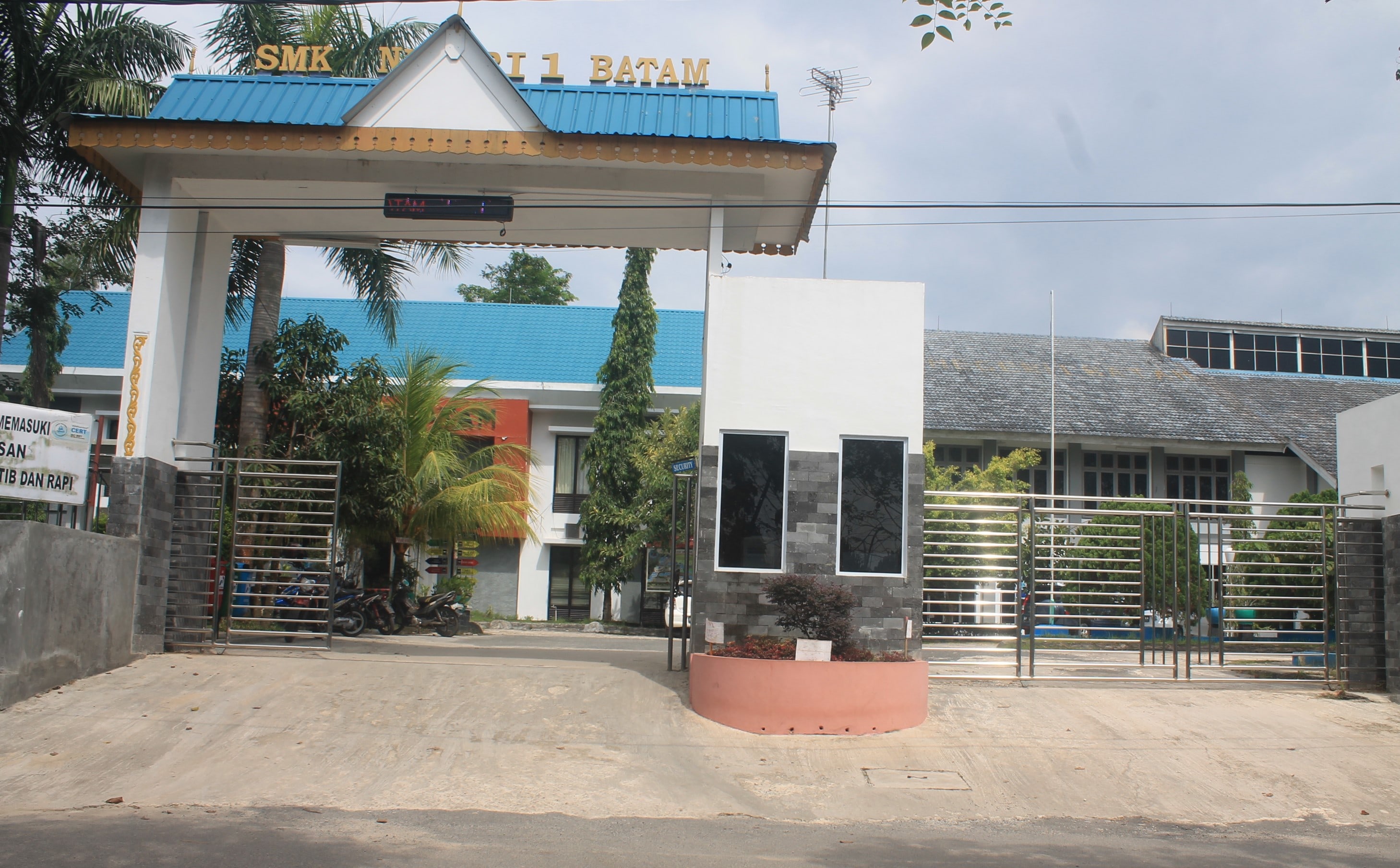 SMK NEGERI 1 BATAM - annibuku.com