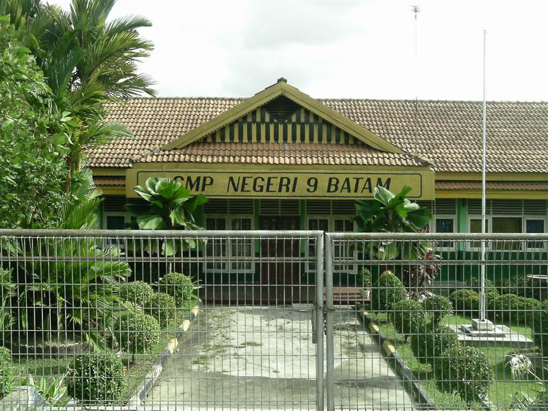 SMP NEGERI 9 BATAM - annibuku.com
