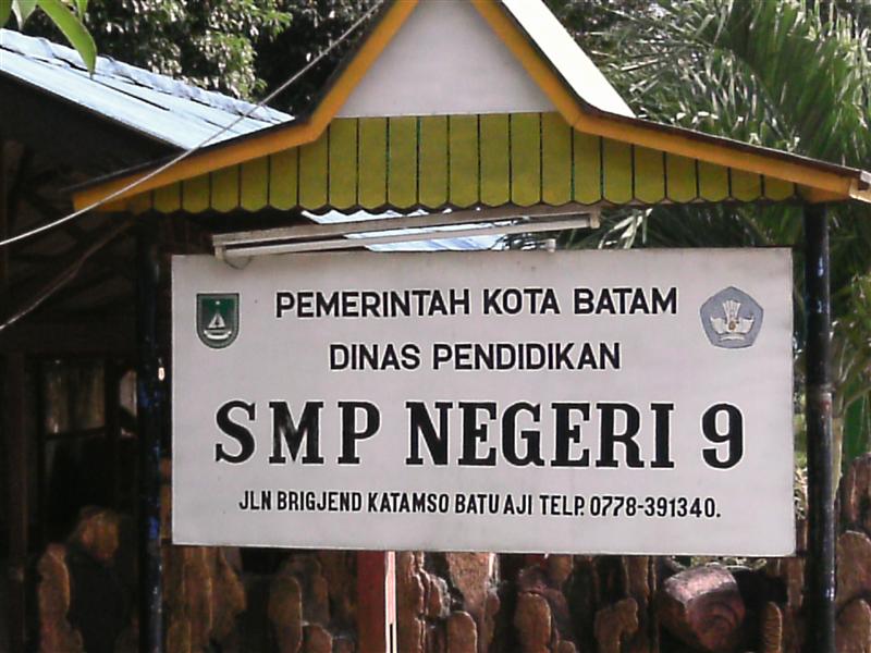 SMP NEGERI 9 BATAM - annibuku.com