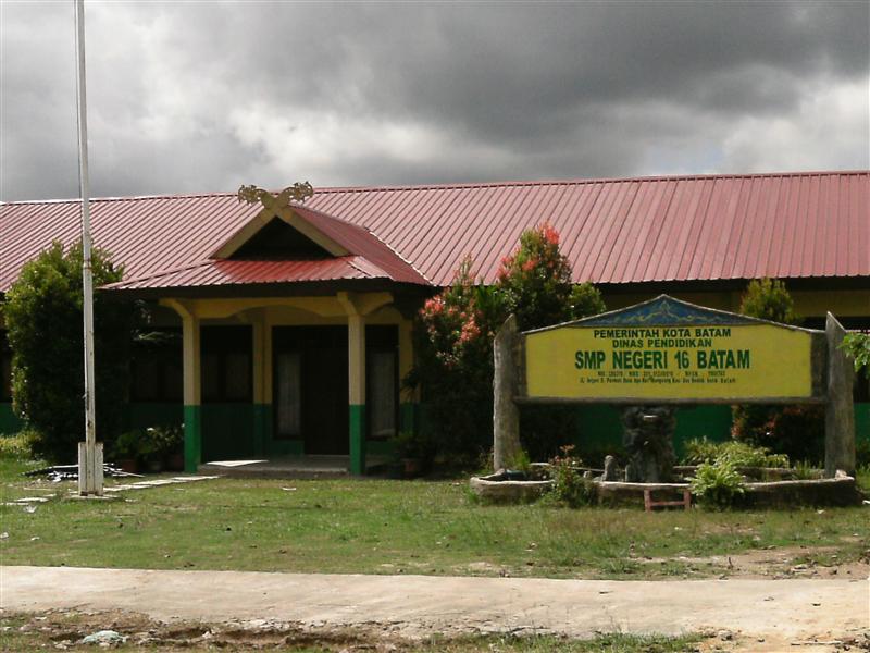 SMP NEGERI 16 BATAM - annibuku.com