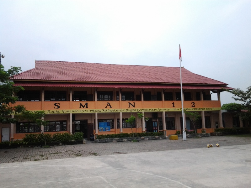 SMAN 12 BATAM - annibuku.com