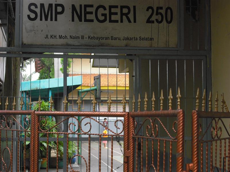 SMP Negeri 250 - annibuku.com
