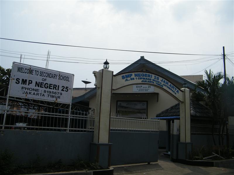 SMP Negeri 25 - annibuku.com