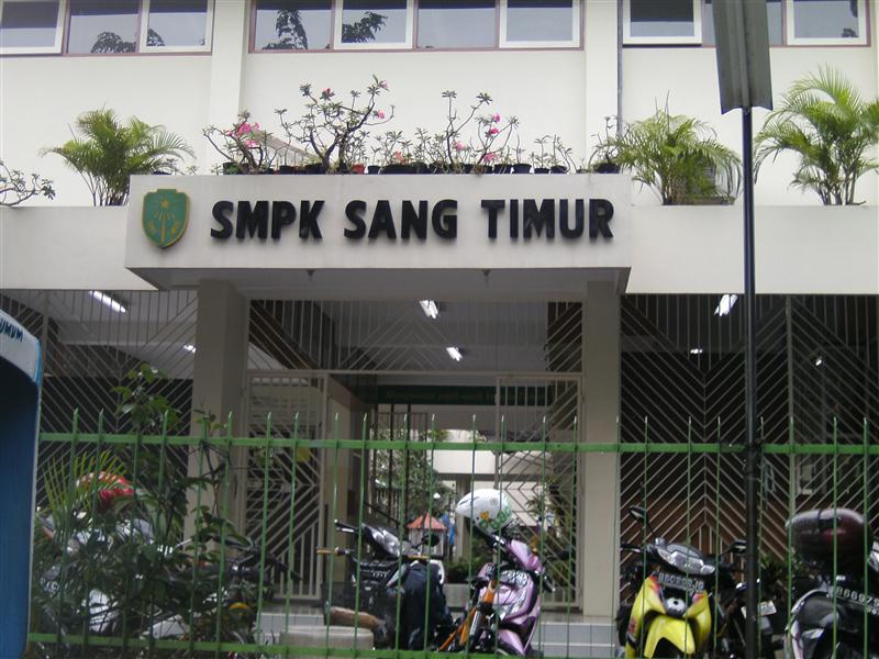 SMP KATOLIK SANG TIMUR - annibuku.com