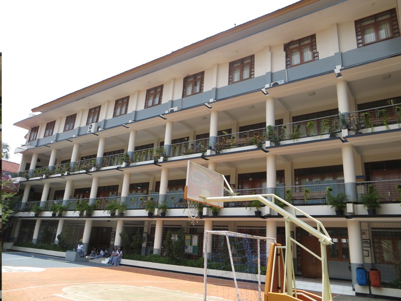 SMA LABSCHOOL KEBAYORAN - annibuku.com