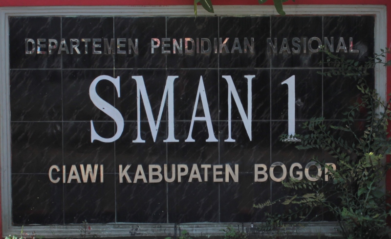 SMAN 1 CIAWI BOGOR - annibuku.com