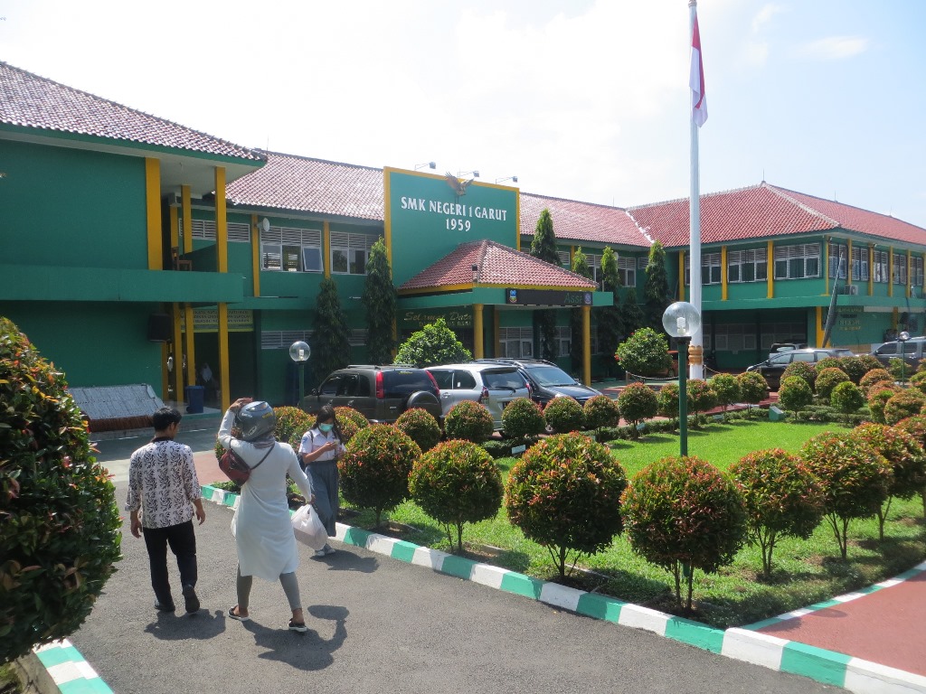 SMKN 1 GARUT - annibuku.com