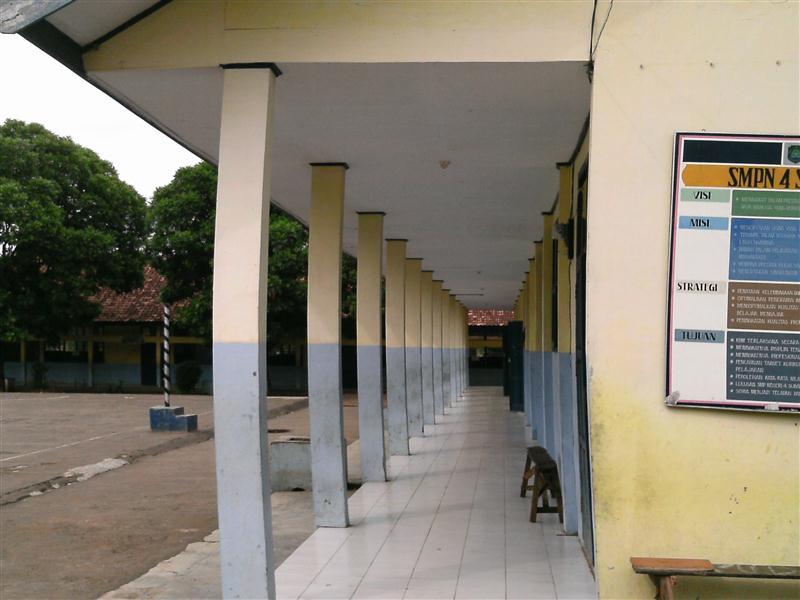 SMP NEGERI 4 SUBANG - annibuku.com