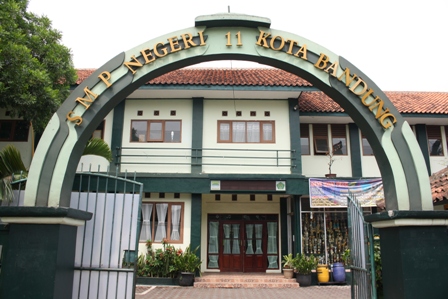 SMP NEGERI 11 - annibuku.com
