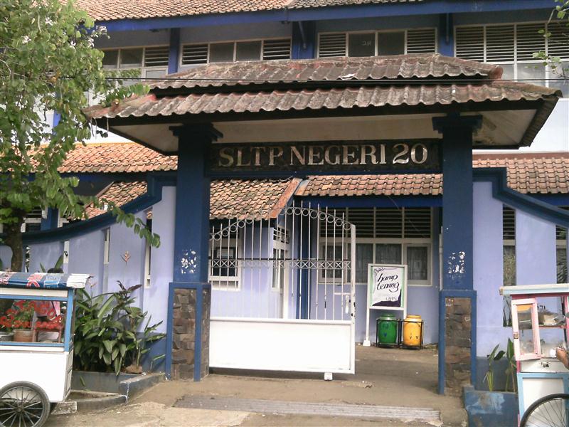 SMP NEGERI 20 - annibuku.com