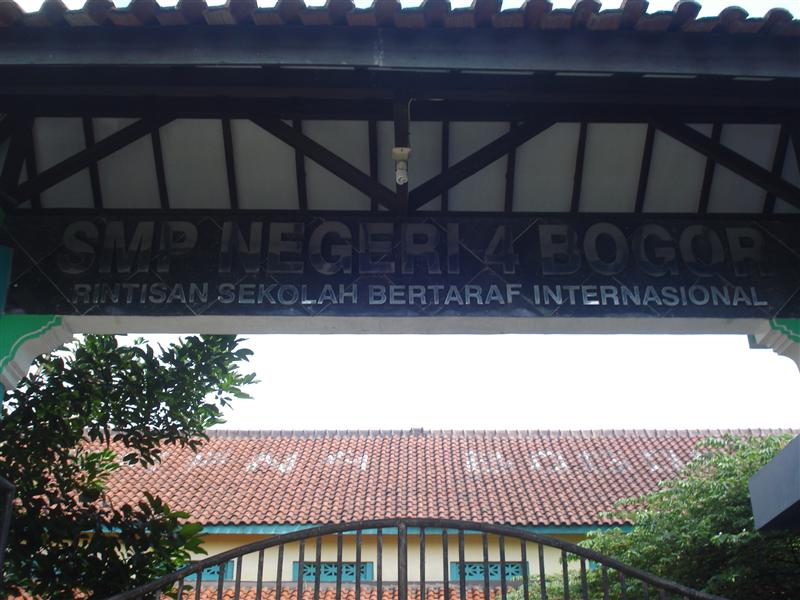 SMP NEGERI 4 BOGOR - annibuku.com