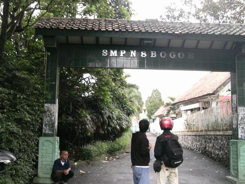 SMP NEGERI 8 BOGOR - annibuku.com