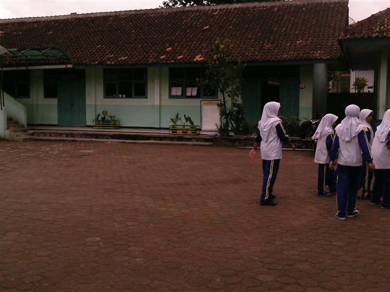 SMP NEGERI 11 KOTA SUKABUMI - annibuku.com