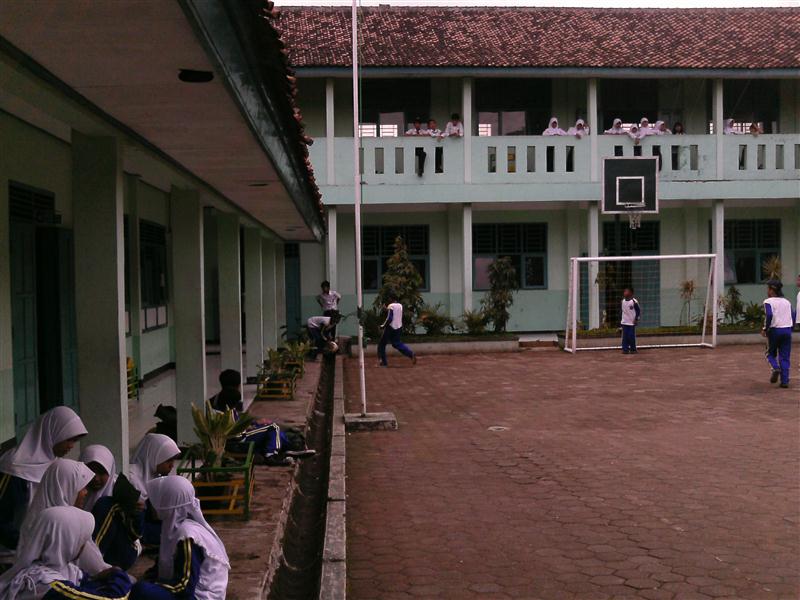 SMP NEGERI 11 KOTA SUKABUMI - annibuku.com
