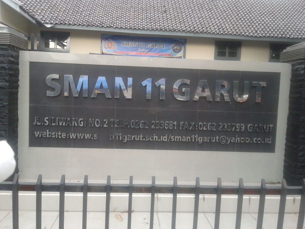SMAN 11 GARUT - annibuku.com