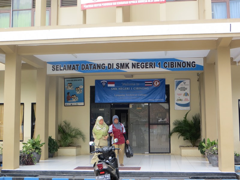 SMKN 1 CIBINONG - annibuku.com