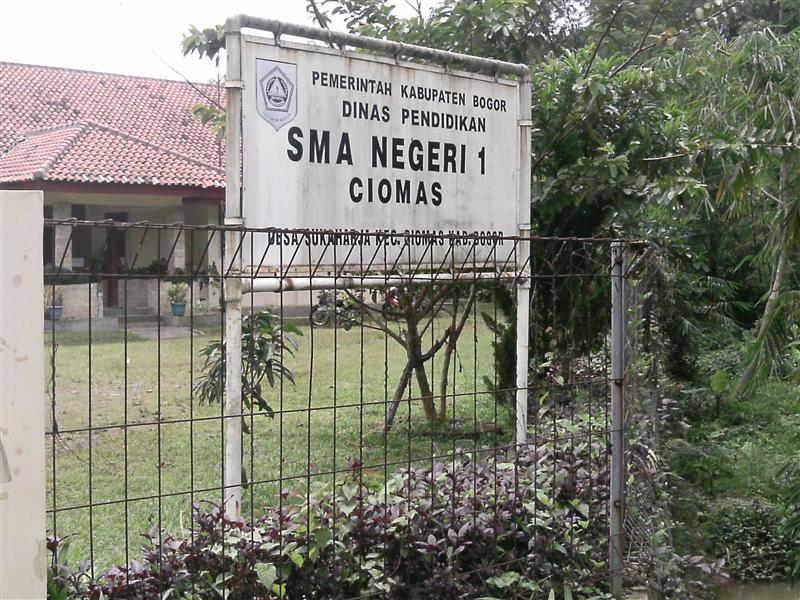 SMAN 1 CIOMAS - annibuku.com