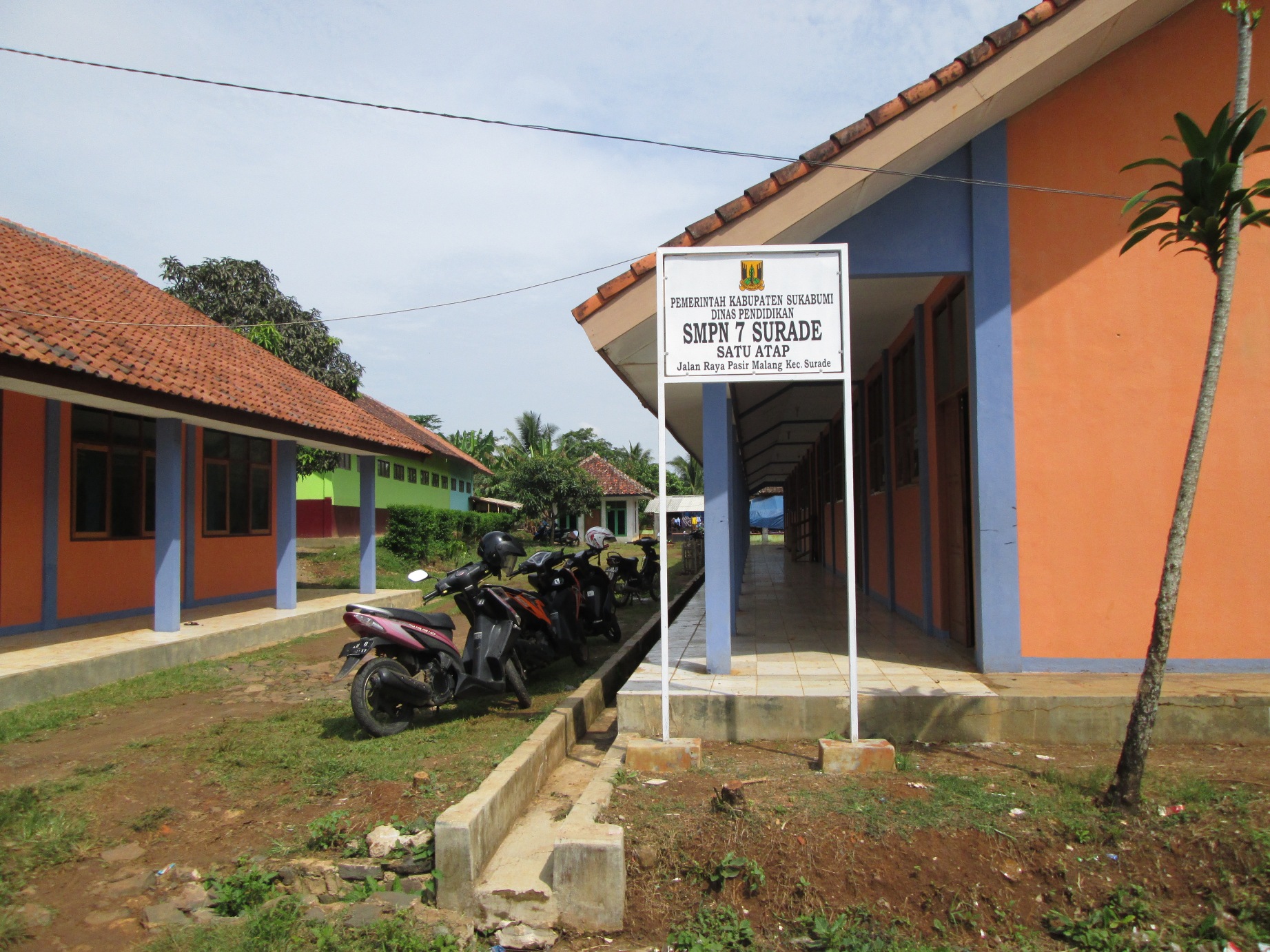 SMP NEGERI 7 SURADE SATU ATAP - annibuku.com