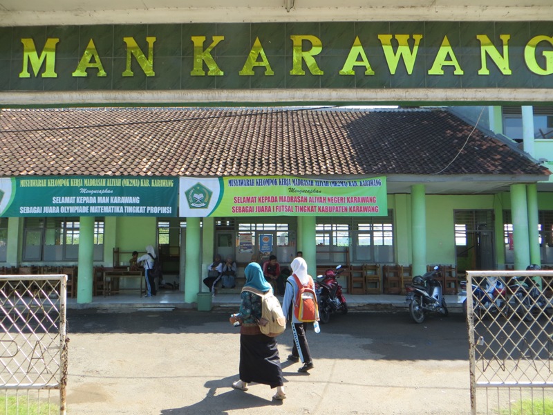 MAN KARAWANG - annibuku.com