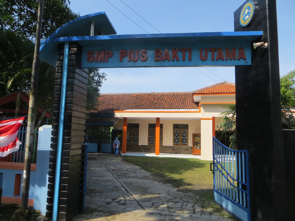 SMP PIUS BAKTI UTAMA KEBUMEN - annibuku.com