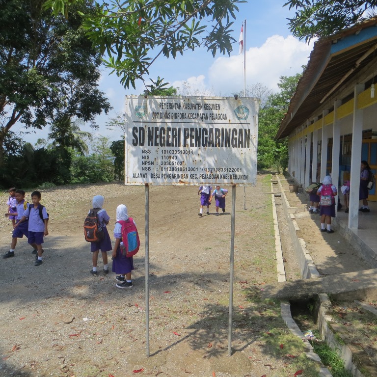 SD NEGERI PENGARINGAN - annibuku.com