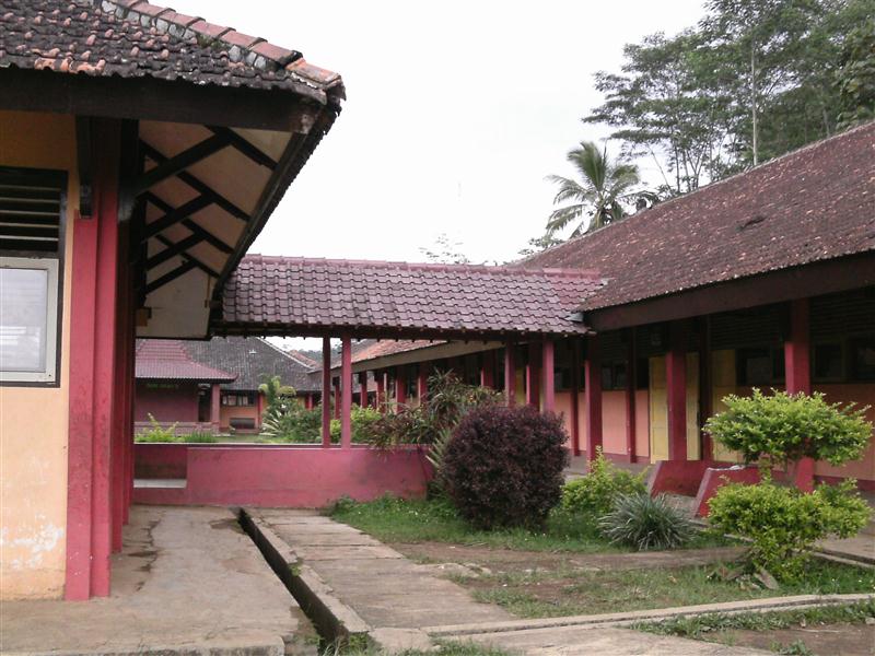SMP NEGERI 2 PRINGSURAT - annibuku.com