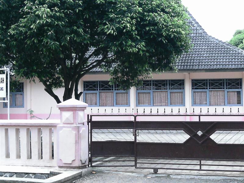 SMP NEGERI 4 GRINGSING - annibuku.com