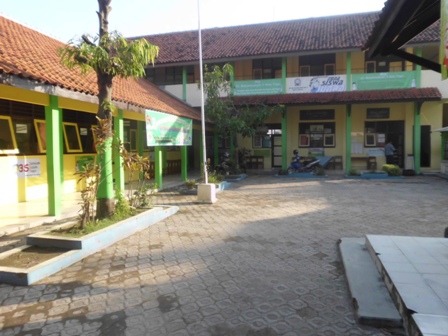 SD MUHAMMADIYAH 3 - annibuku.com