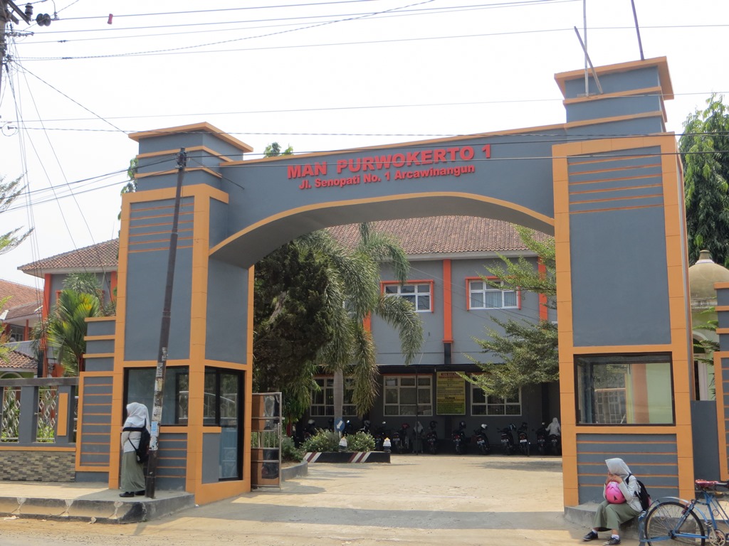MAN 1 PURWOKERTO - annibuku.com