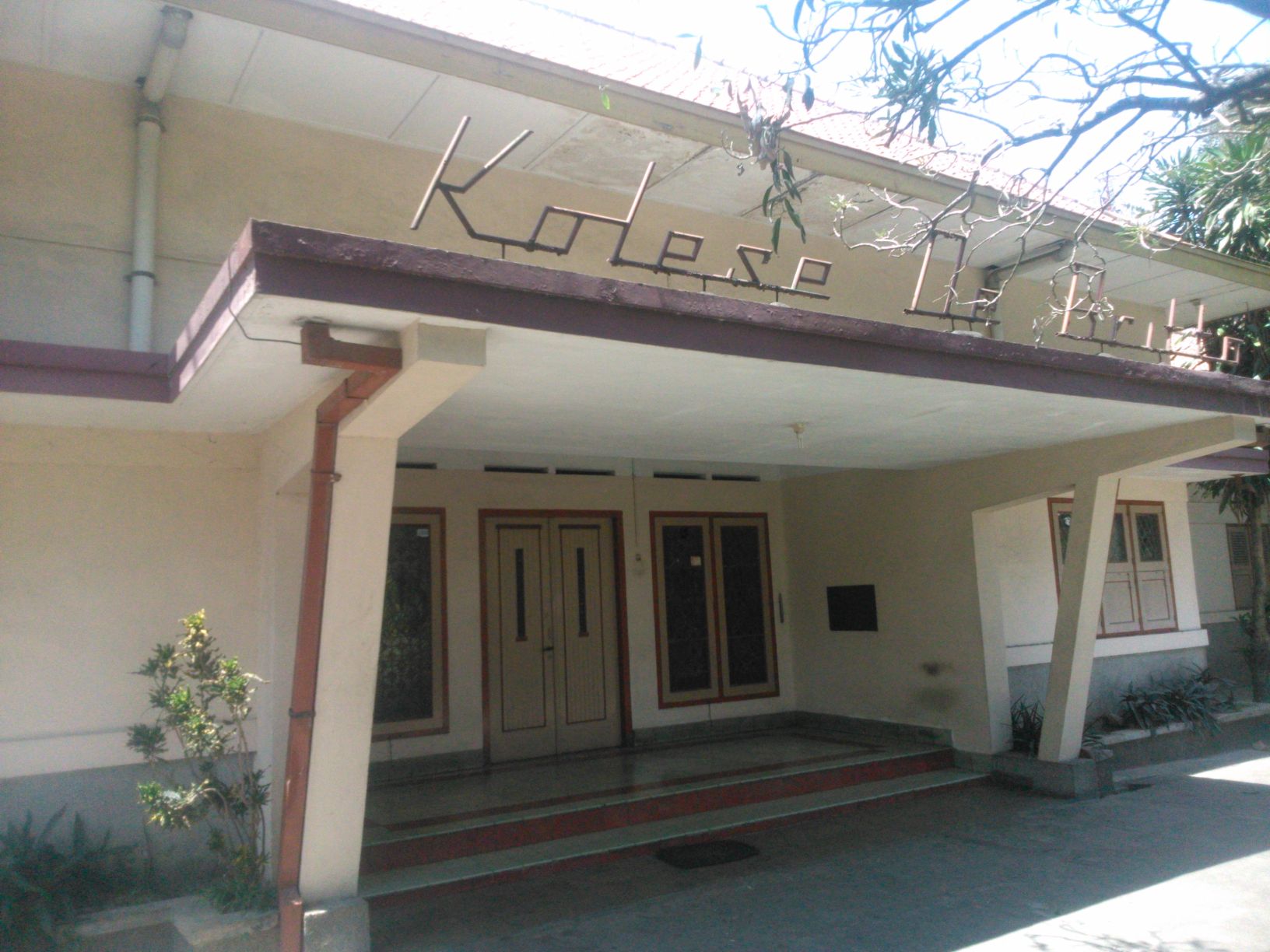 SMAS KOLESE DE BRITTO DEPOK - annibuku.com