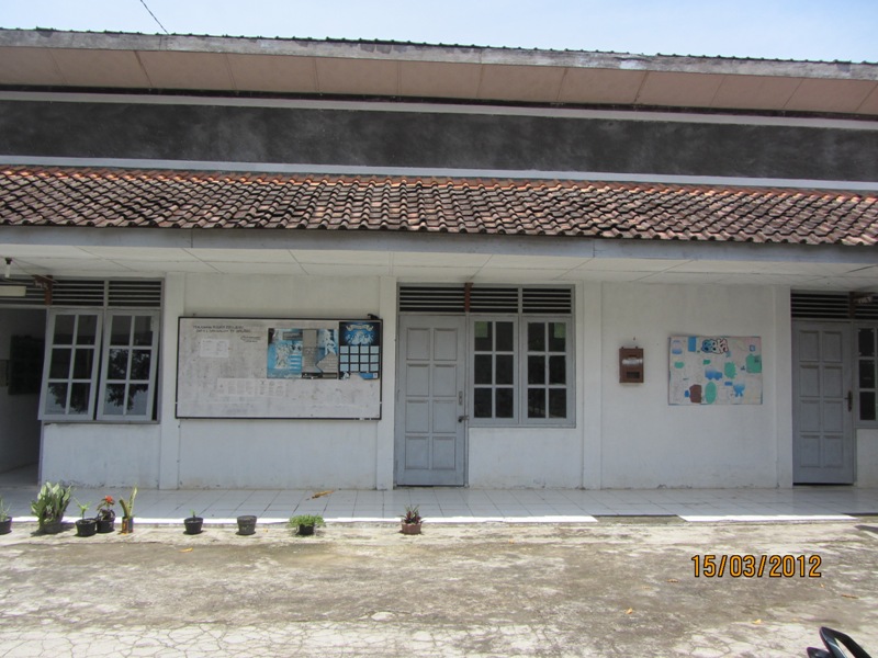 SMP NEGERI 2 SAMIGALUH - annibuku.com