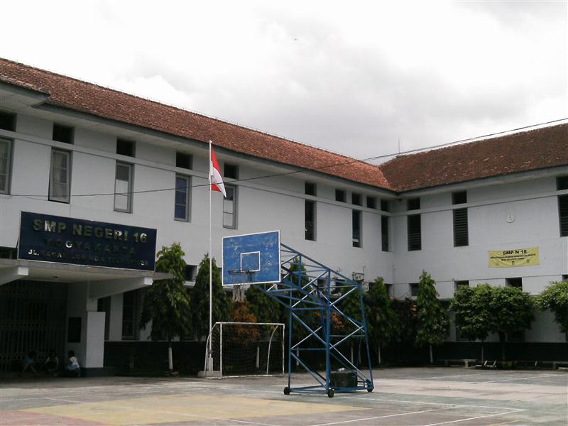 SMP NEGERI 16 YOGYAKARTA - annibuku.com