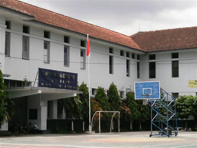 SMP NEGERI 16 YOGYAKARTA - annibuku.com