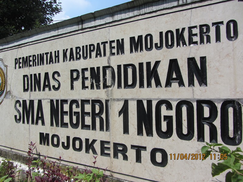 SMAN 1 NGORO - annibuku.com