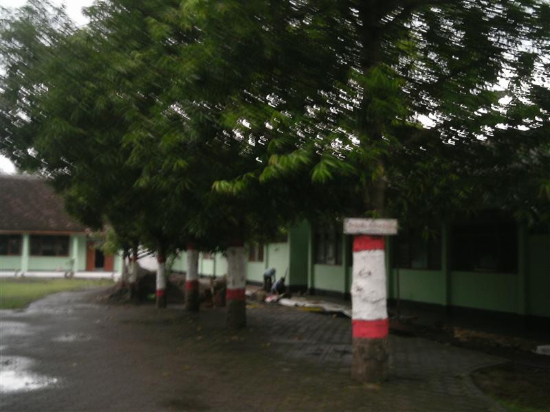 SMP NEGERI 1 KESAMBEN - annibuku.com