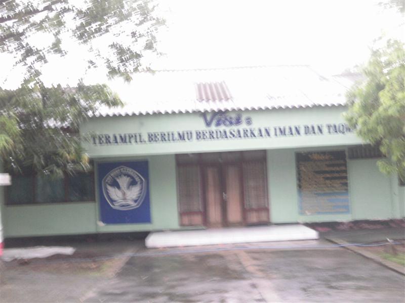 SMP NEGERI 1 KESAMBEN - annibuku.com