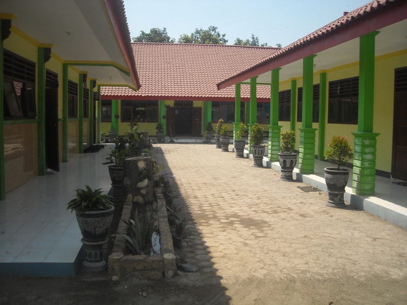 SMP NEGERI 1 KESAMBEN - annibuku.com