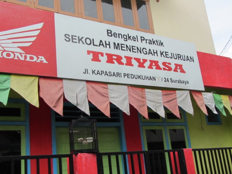 SMKS TRIYASA SURABAYA - annibuku.com