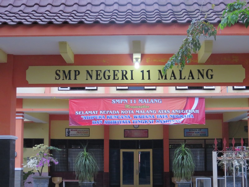 SMP NEGERI 11 MALANG - annibuku.com