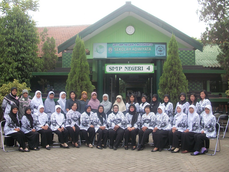 SMP NEGERI 4 - annibuku.com