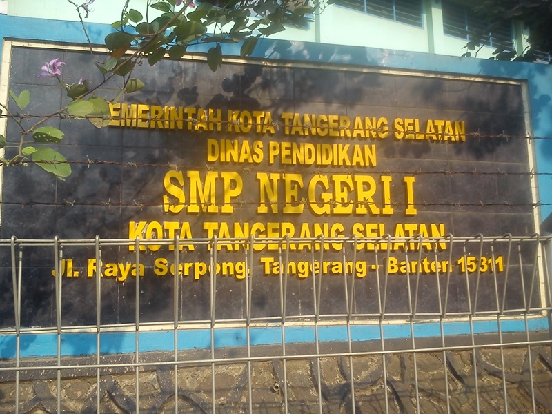 SMP NEGERI 1 TANGERANG SELATAN - annibuku.com