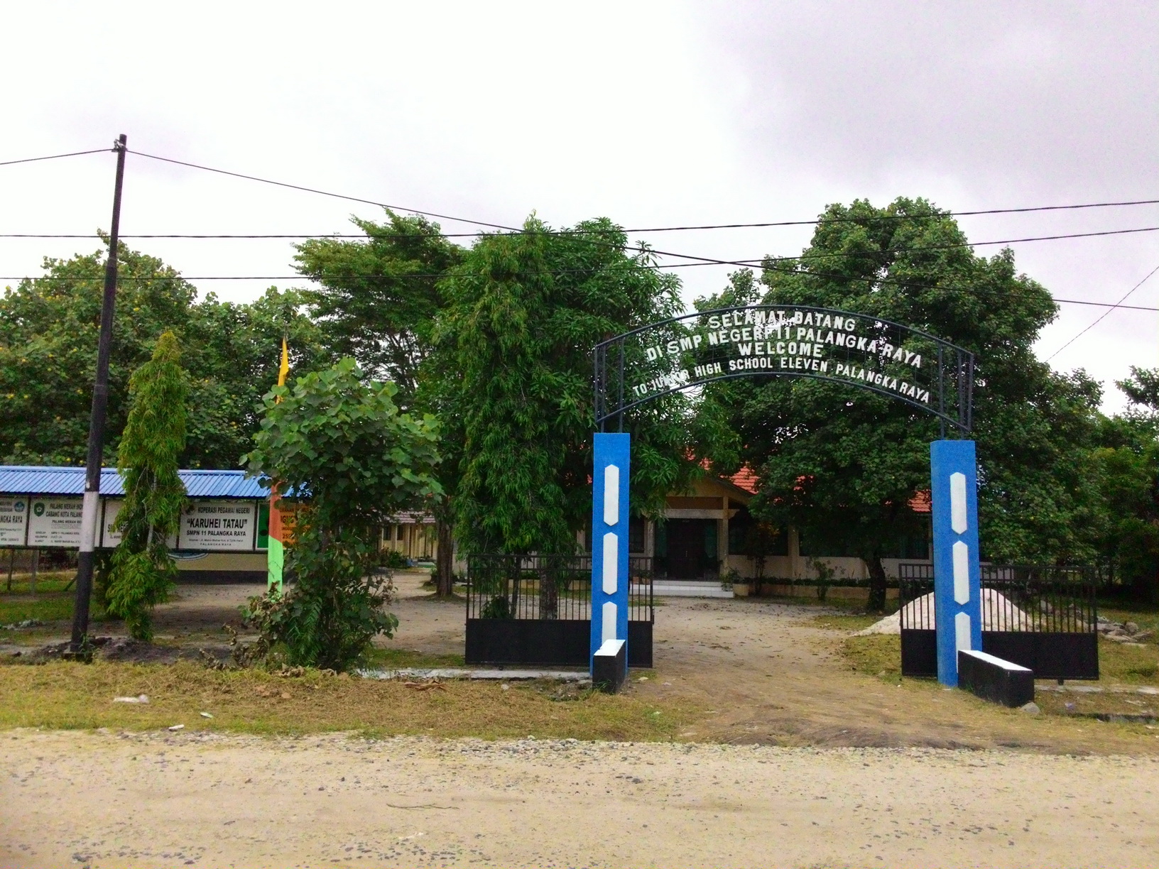 SMP NEGERI 11 PALANGKA RAYA - annibuku.com
