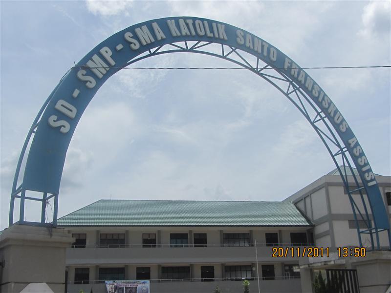 SMP Katolik Santo Fransiskus Assisi Samarinda - annibuku.com